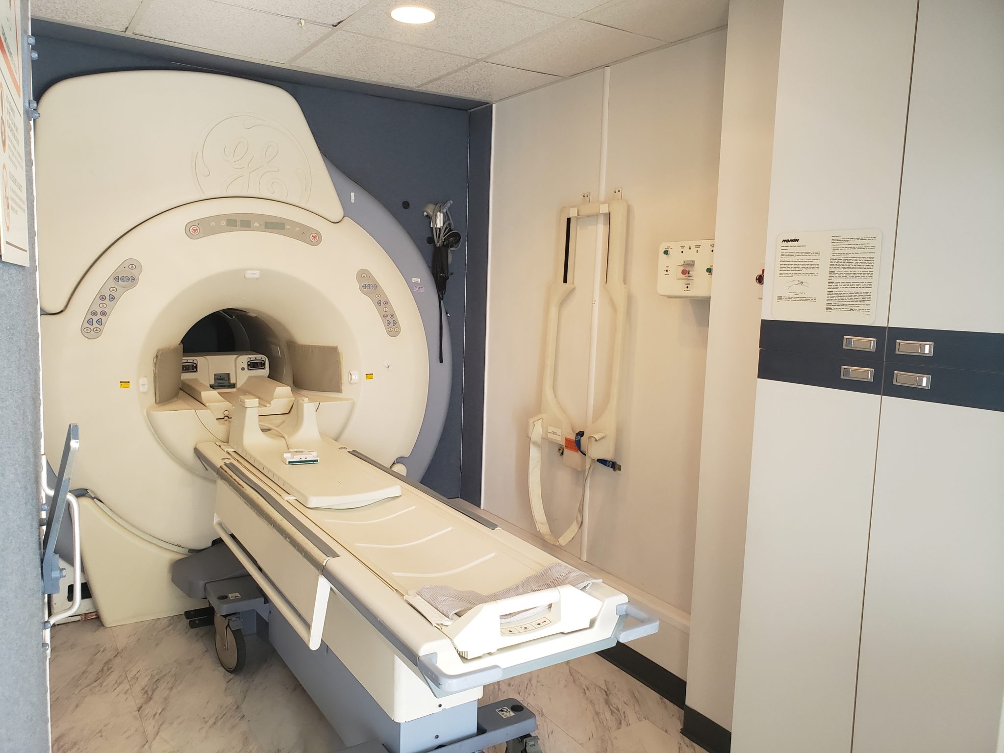 GE 2007 16X 8Chan HDx 1.5T Mobile MRI system inside a E&W 102 | PM ...