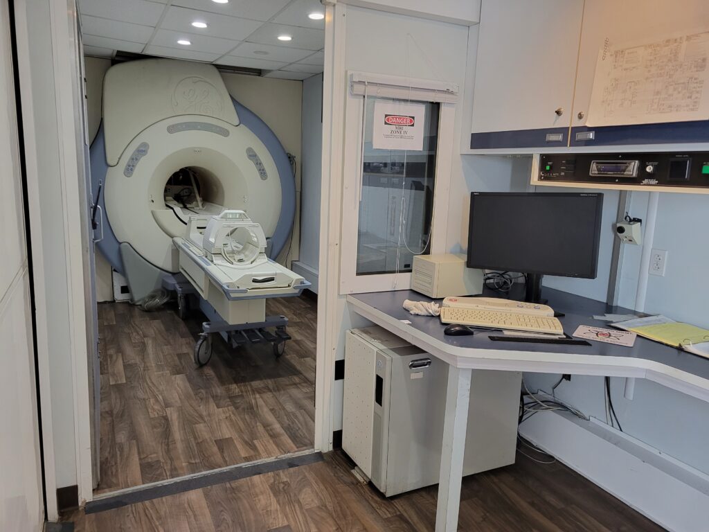 GE 2005 16 X 1.5T 8-channel Mobile MRI system | PM Imaging Management